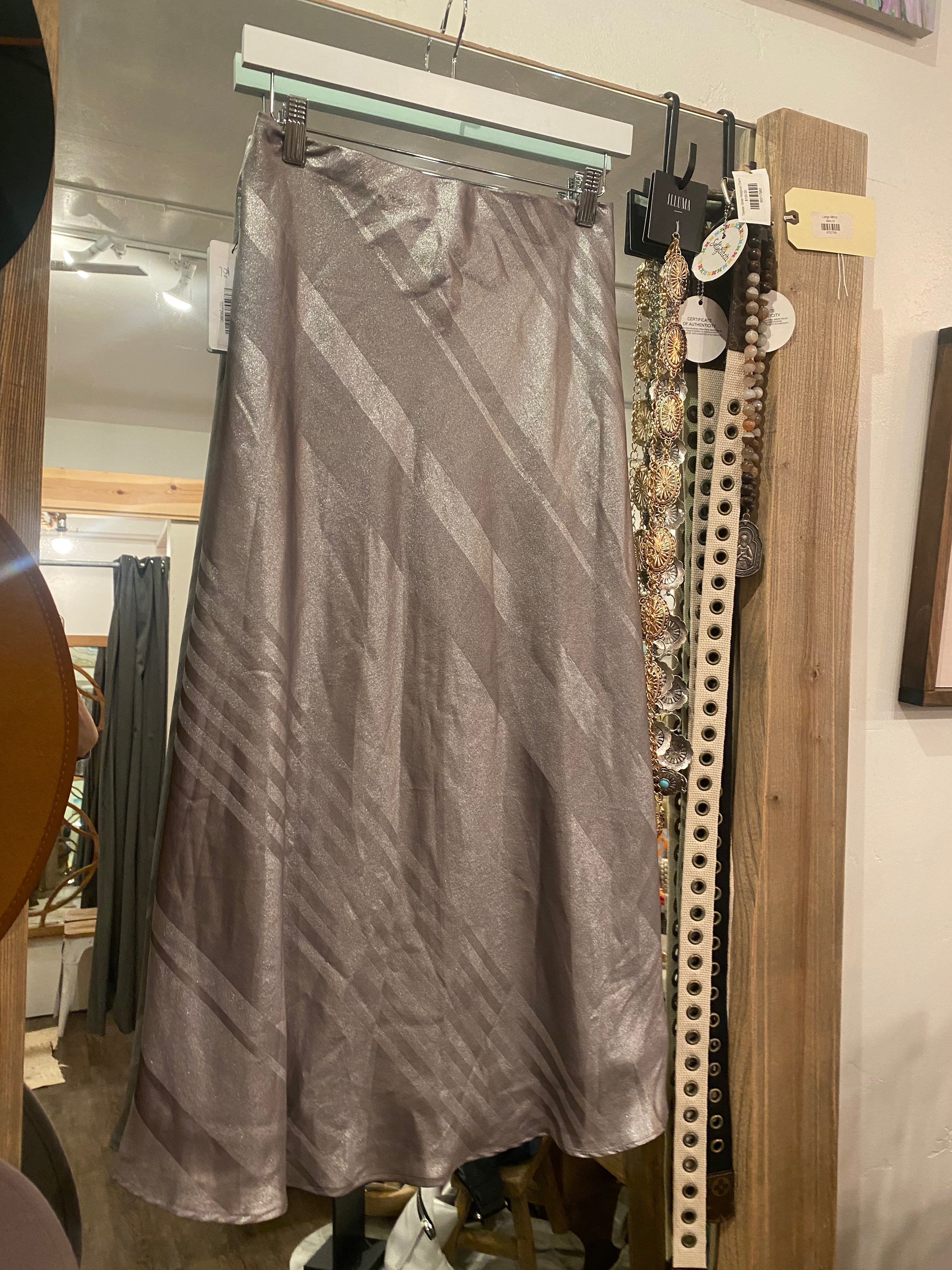 Metallic Pleated Dancing Skirt – 75° & Fuzzy